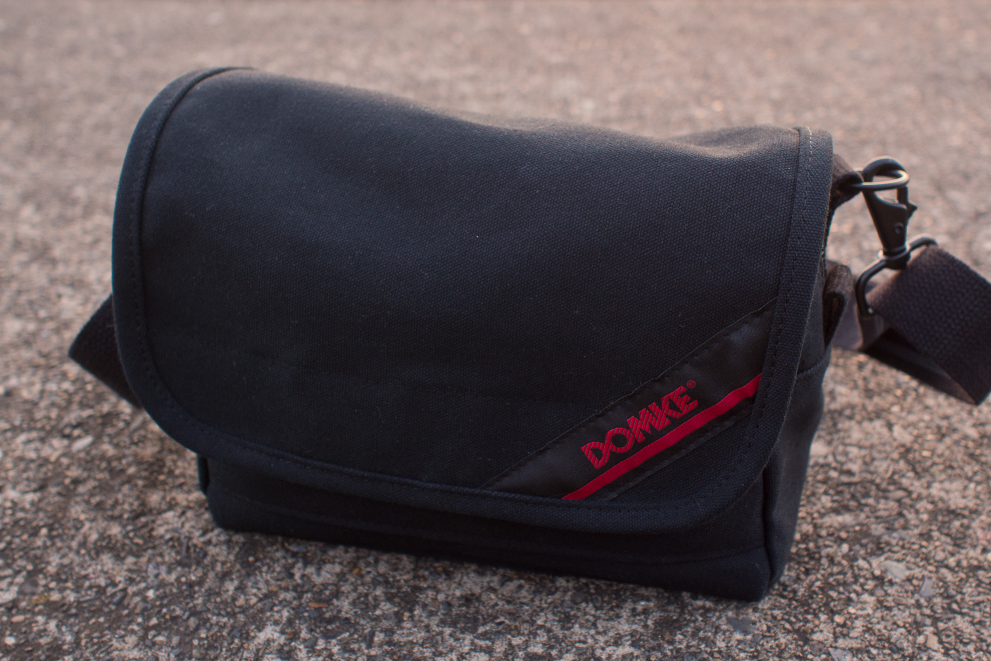 DOMKE F-5XB レビュー。マイクロフォーサーズ機にぴったり！散歩、旅行のサブに便利な小型カメラバッグ！ | かめらとブログ。